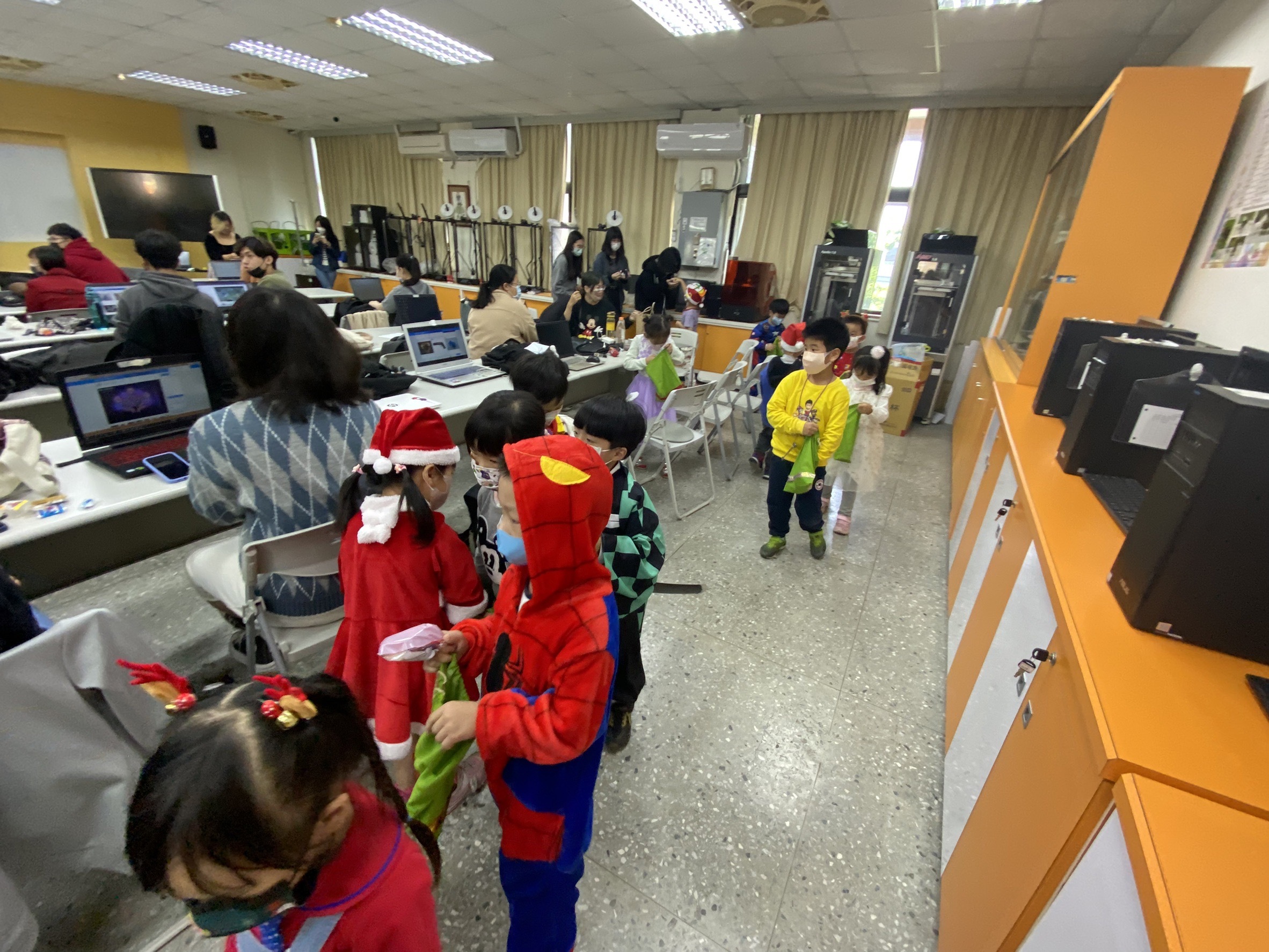 110學年(上)孔雀班12月份活動花絮-3 - 台南應用科技大學附設臺南市漢家幼兒園